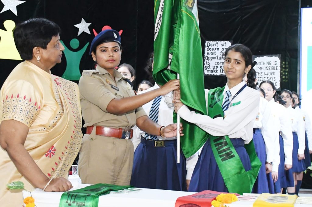𝗜𝗡𝗩𝗘𝗦𝗧𝗜𝗧𝗨𝗥𝗘 𝗖𝗘𝗥𝗘𝗠𝗢𝗡𝗬 – Girls' High School