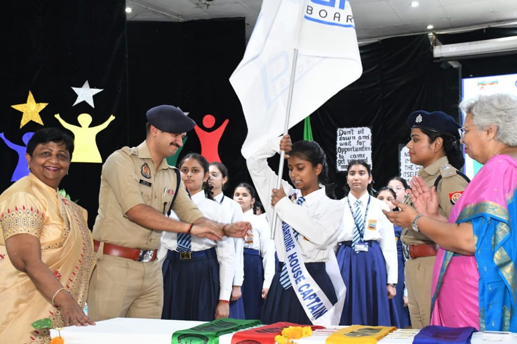 𝗜𝗡𝗩𝗘𝗦𝗧𝗜𝗧𝗨𝗥𝗘 𝗖𝗘𝗥𝗘𝗠𝗢𝗡𝗬 – Girls' High School