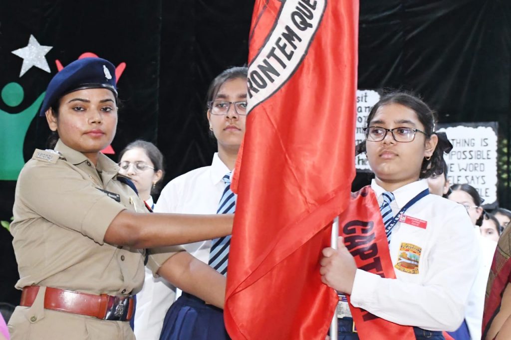 𝗜𝗡𝗩𝗘𝗦𝗧𝗜𝗧𝗨𝗥𝗘 𝗖𝗘𝗥𝗘𝗠𝗢𝗡𝗬 – Girls' High School